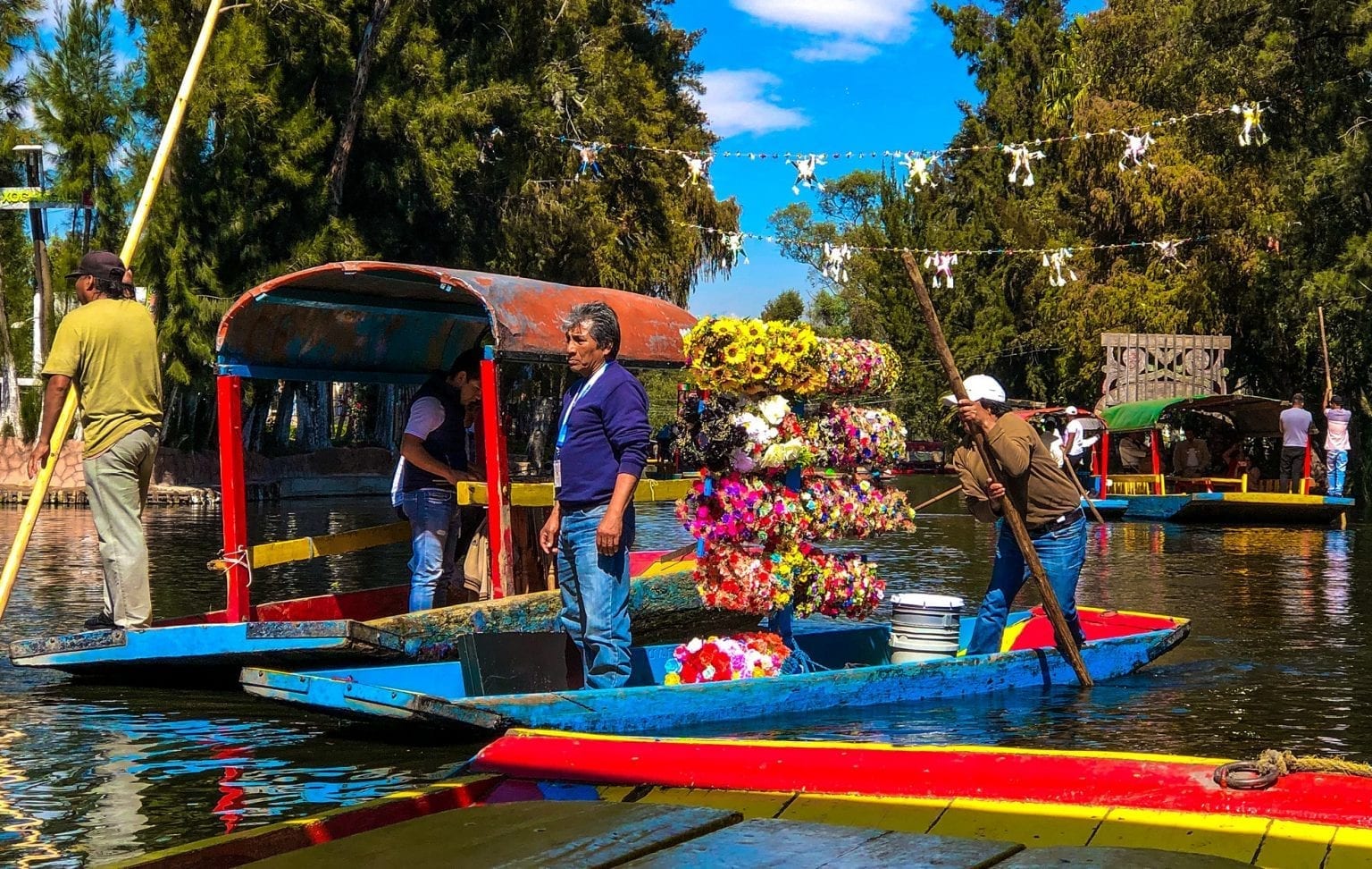 Ultimate Guide to the Fantastical Floating Gardens of Xochimilco ...