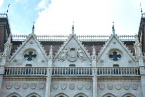 The Best Visitor's Guide to Budapest's Stunning Hungarian Parliament ...