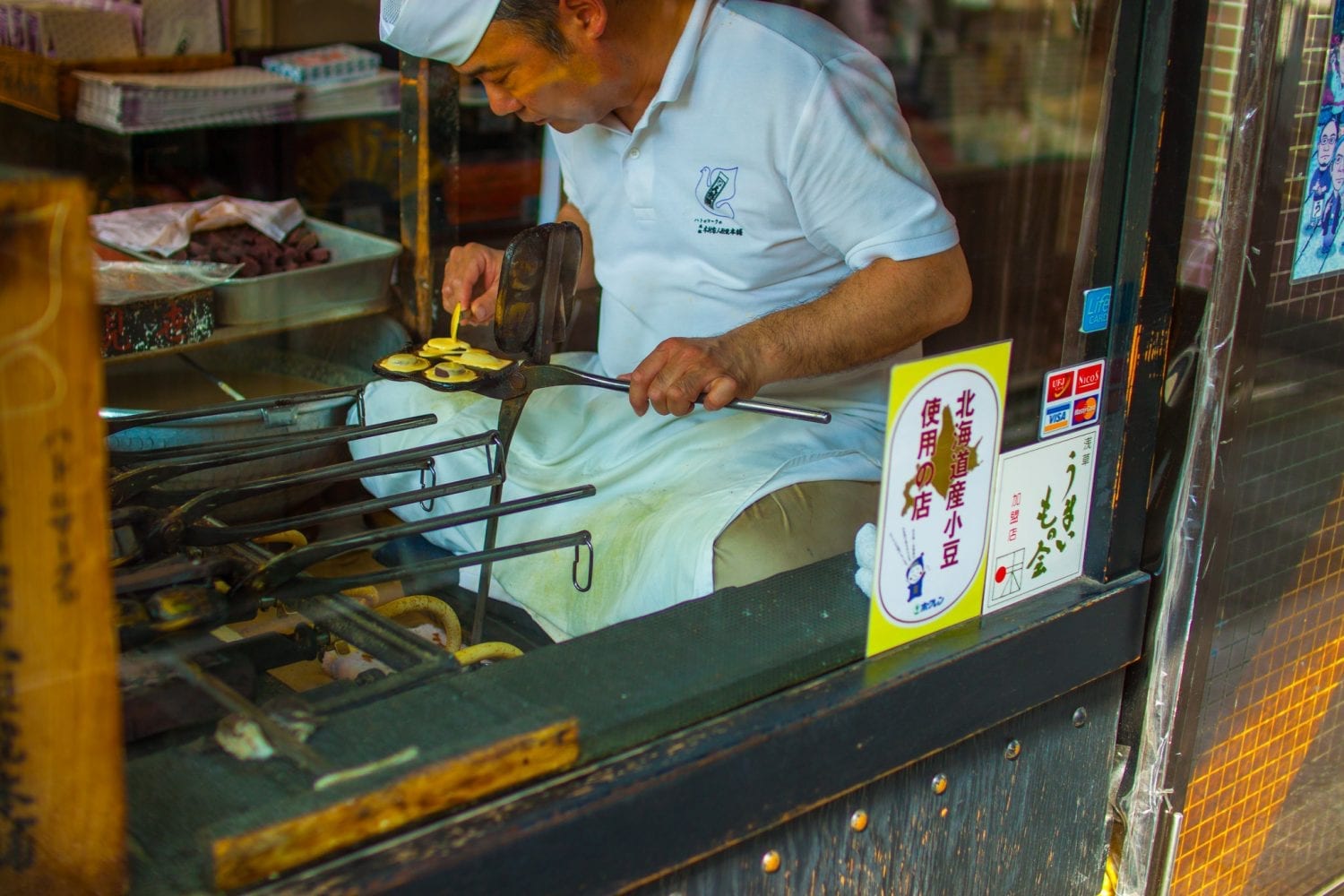 The Top 10 Most Delicious Street Foods you MUST EAT in Asakusa, Japan ...