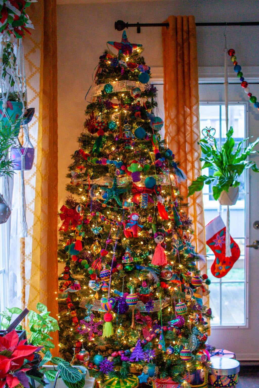 Celebrating Mexican Christmas Traditions, a Beautiful & Colourful ...