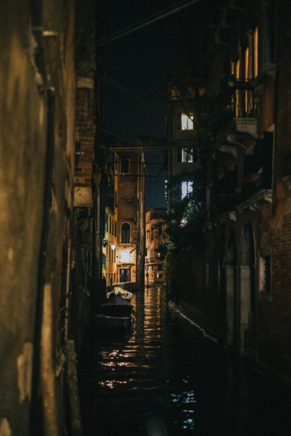 A Free Self-Guided Walking Tour of the Haunted Canals of Venice - The ...
