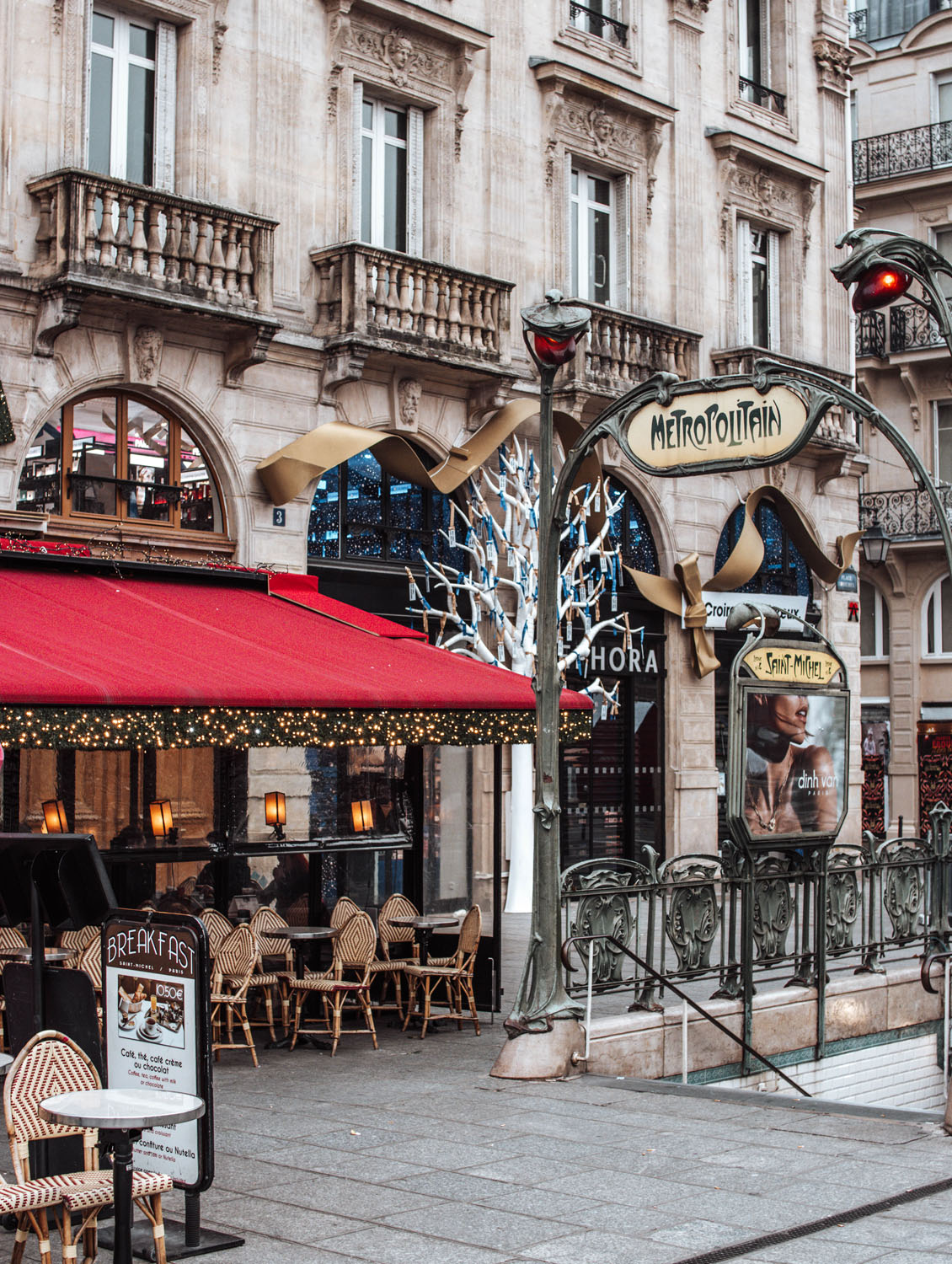 The Ultimate Guide to a Magical Christmas Visit to Paris - The Creative ...