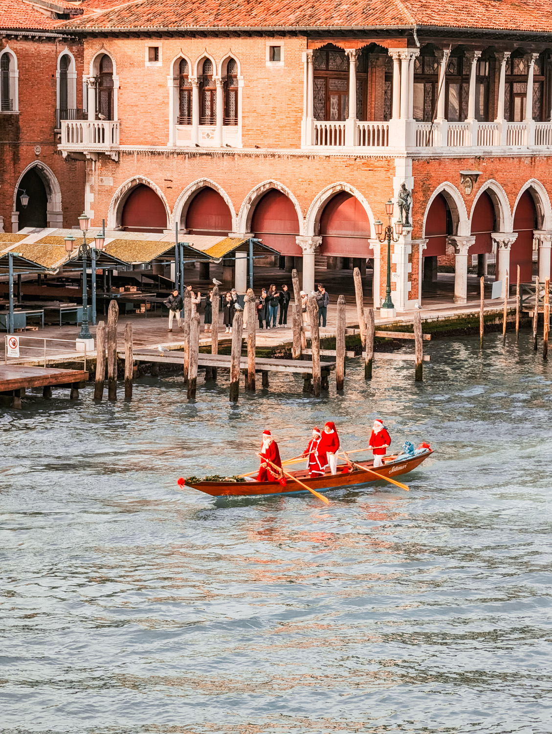 Everything You Need to Know About Venice’s Regata dei Babbi Natale ...