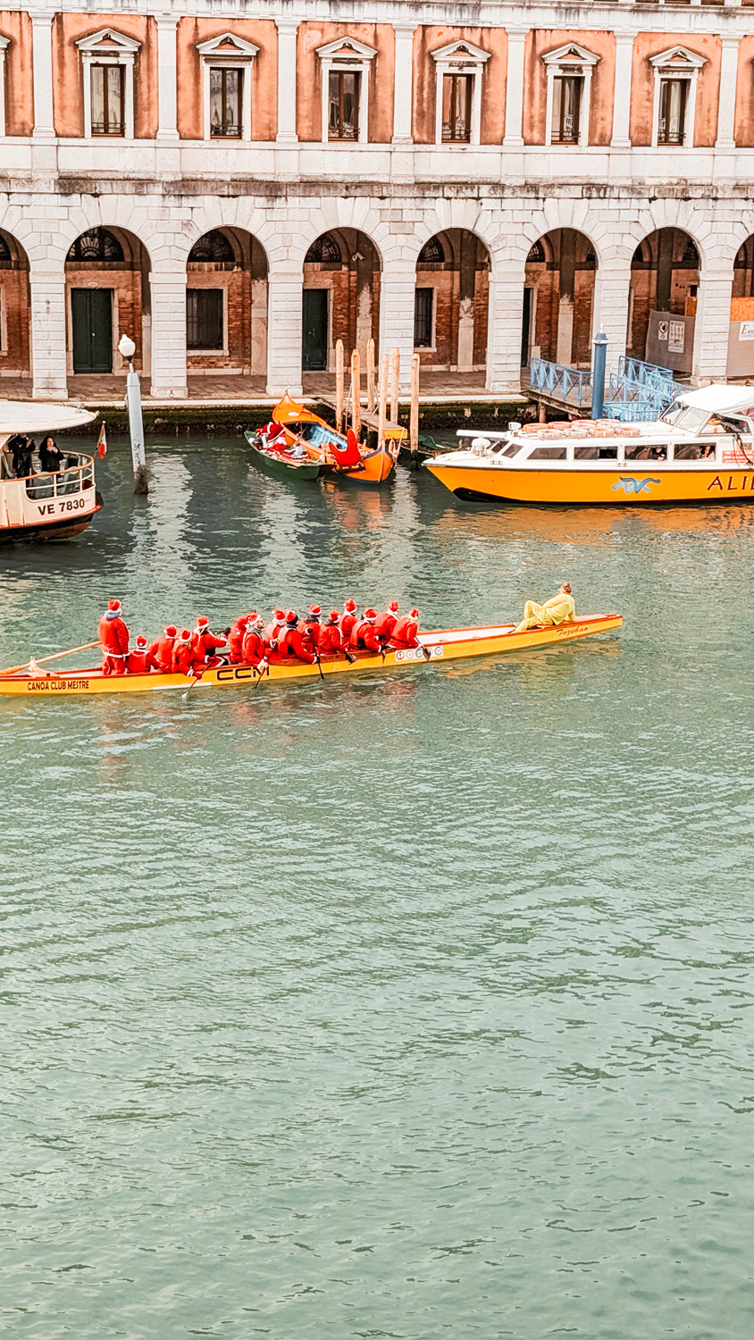 Everything You Need to Know About Venice’s Regata dei Babbi Natale ...