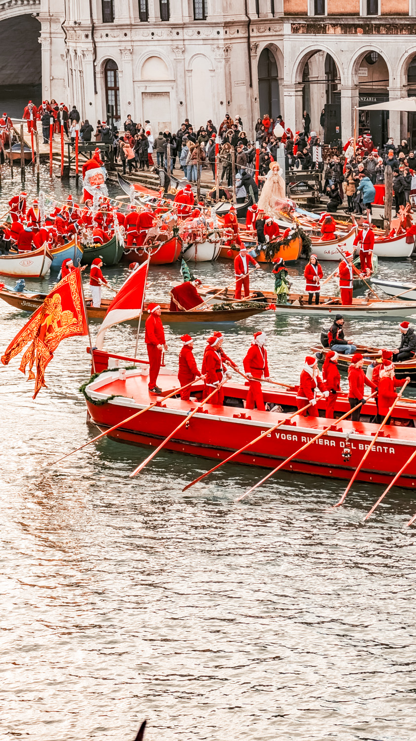 Everything You Need to Know About Venice’s Regata dei Babbi Natale ...